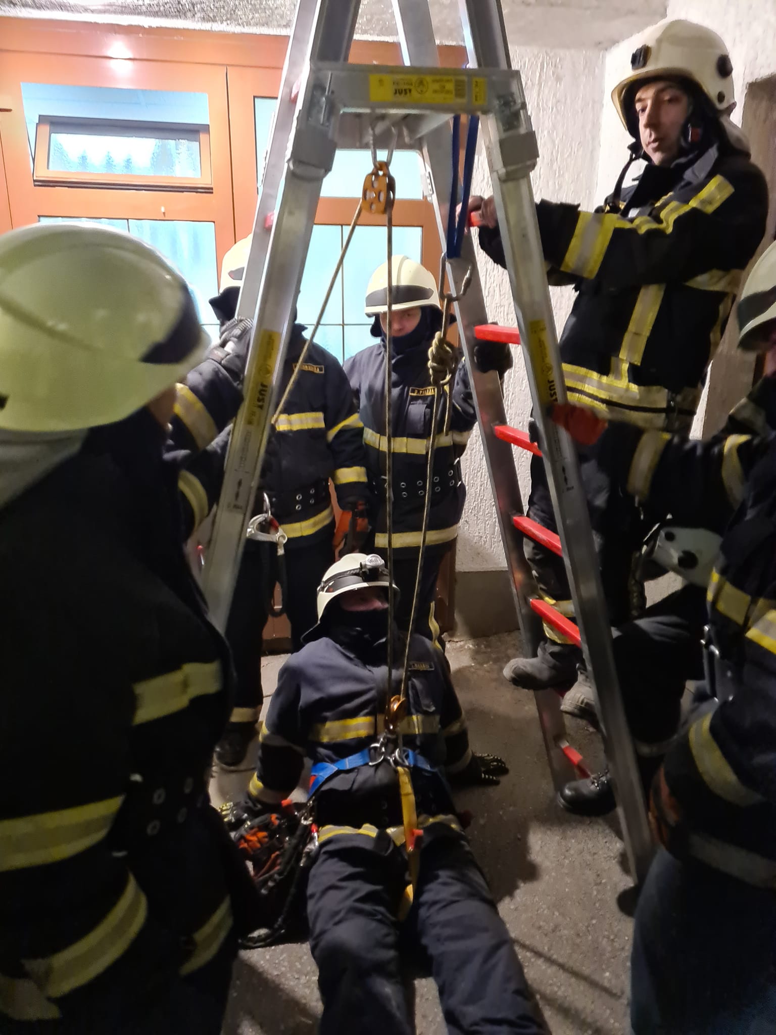 FOTO Spašavanje s visina, dubina, smrskanih automobila... 12 ...